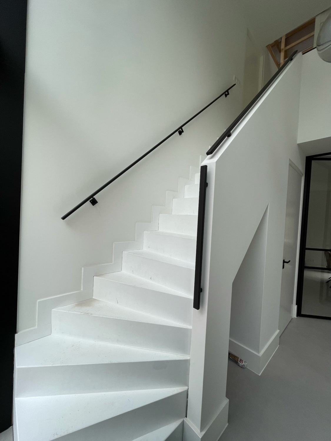 Stalen trapleuning kopen? Bekijk ze op Binnendeurvanstaal.com!